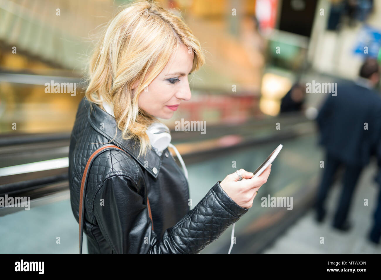 Smartphone public place hi-res stock photography and images - Alamy