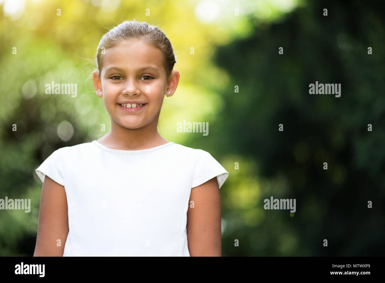 Smiling beautiful child portrait Stock Photo - Alamy