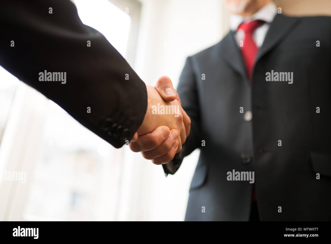 Handshake between business people Stock Photo - Alamy