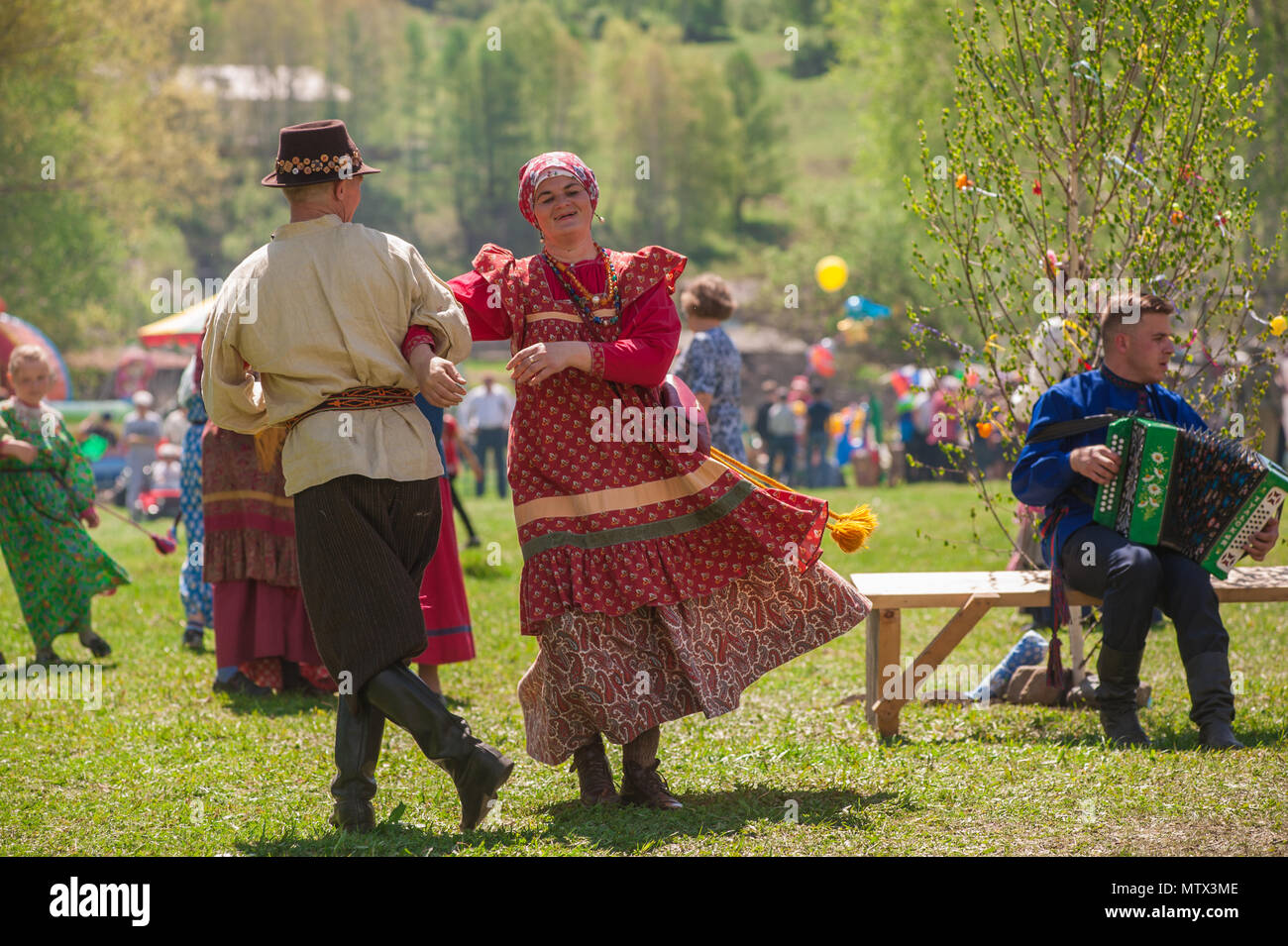 Ancient Russian rite: traditional dances Stock Photo - Alamy