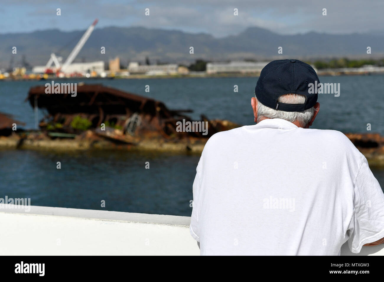 170130-N-IU636-028 PEARL HARBOR (Jan. 29, 2017) Buddy Scribner looks ...