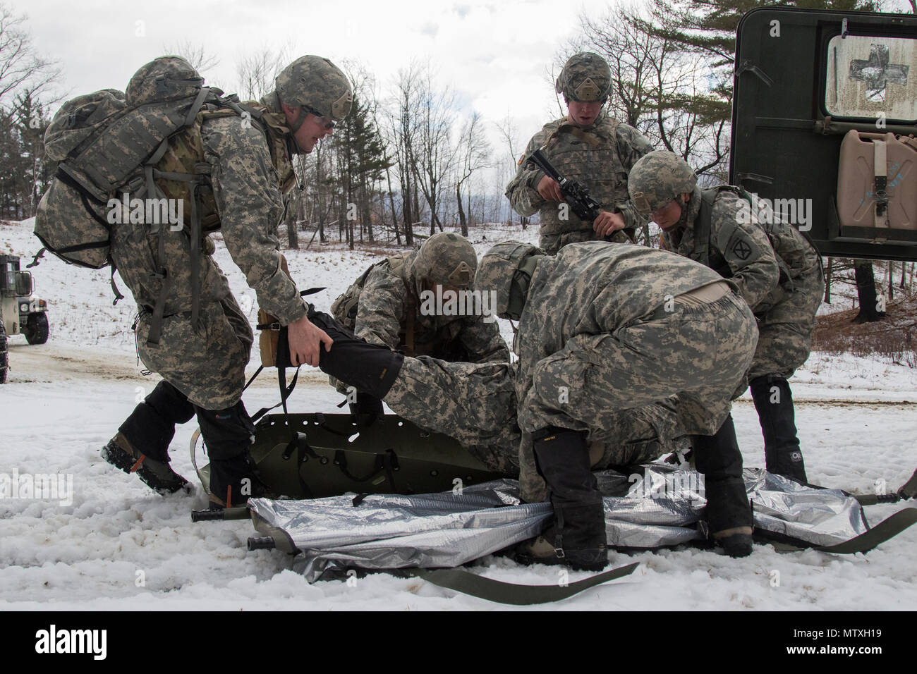 U.S. Soldiers with Headquarters, Headquarters Company, 3rd Battalion ...