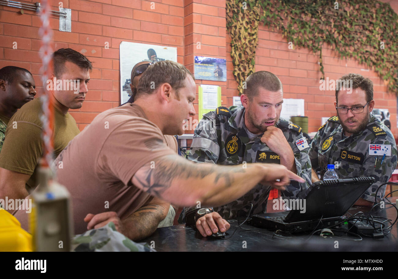 Australian clearance diving team 4 hi-res stock photography and images ...