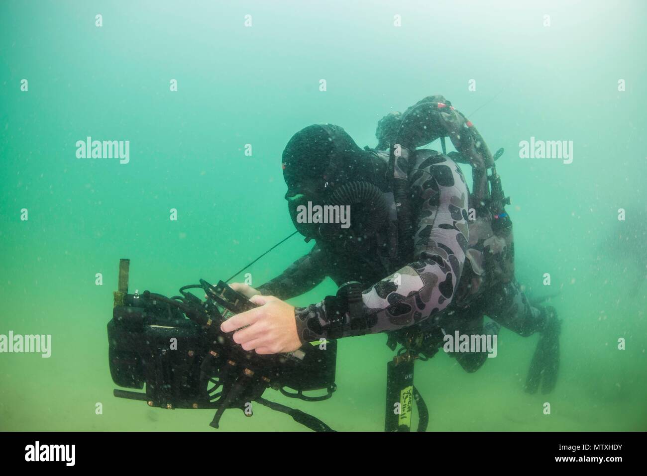 Australian clearance diving team 4 hi-res stock photography and images ...
