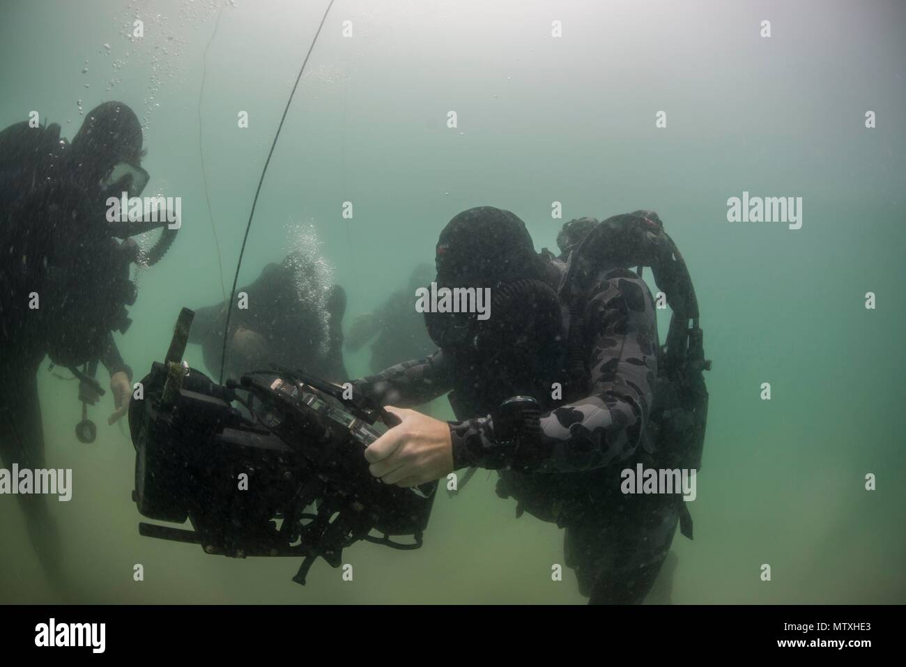 Australian clearance diving team 4 hi-res stock photography and images ...