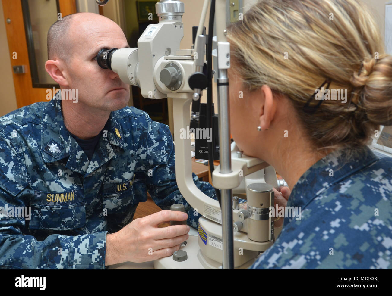 170110-N-AW702-005 KINGS BAY, Ga. (Jan. 10, 2017) Cmdr. Michael Sunman ...