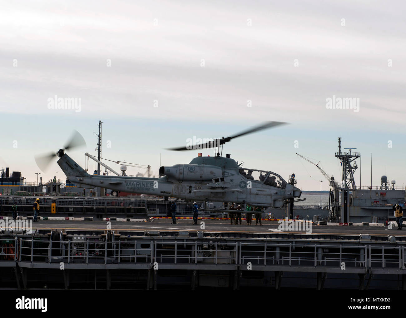 An AH-1W Super Cobra attack helicopter assigned to the Blue Knights of ...