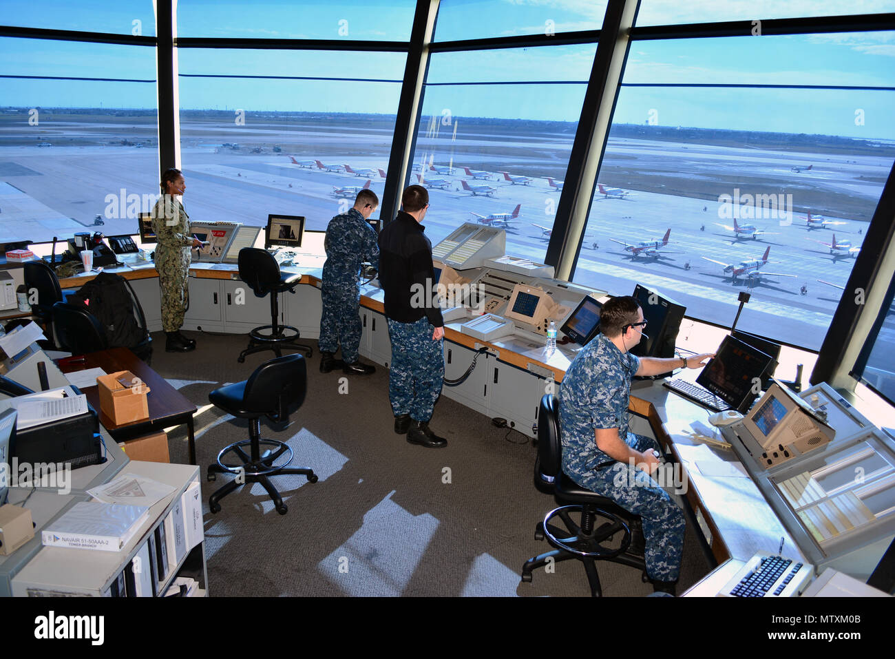20170131-N-VZ457-118 Corpus Christi, TX (Jan. 31, 2017) Air traffic ...