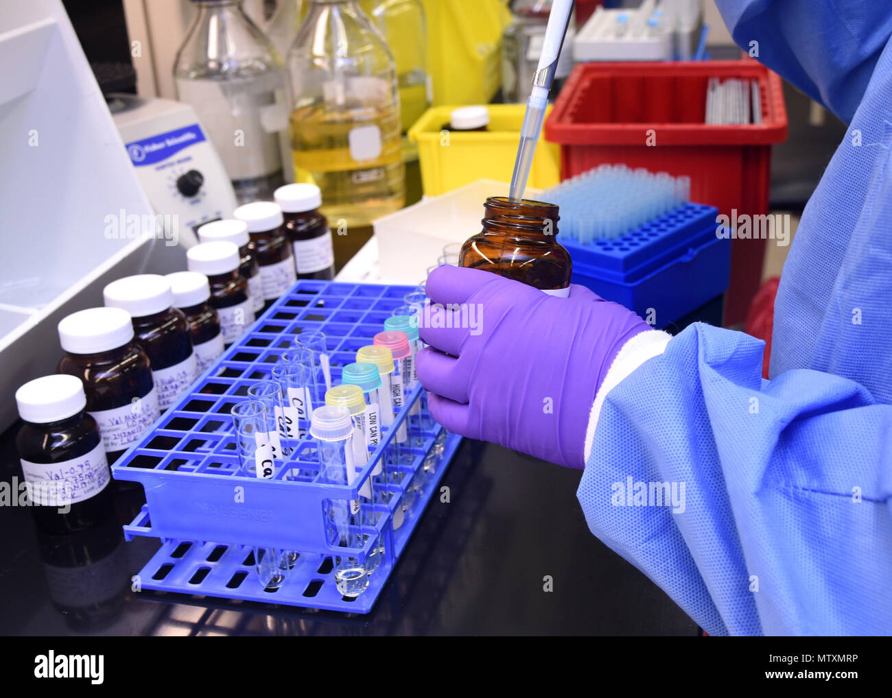 Division of forensic toxicology hi-res stock photography and images - Alamy