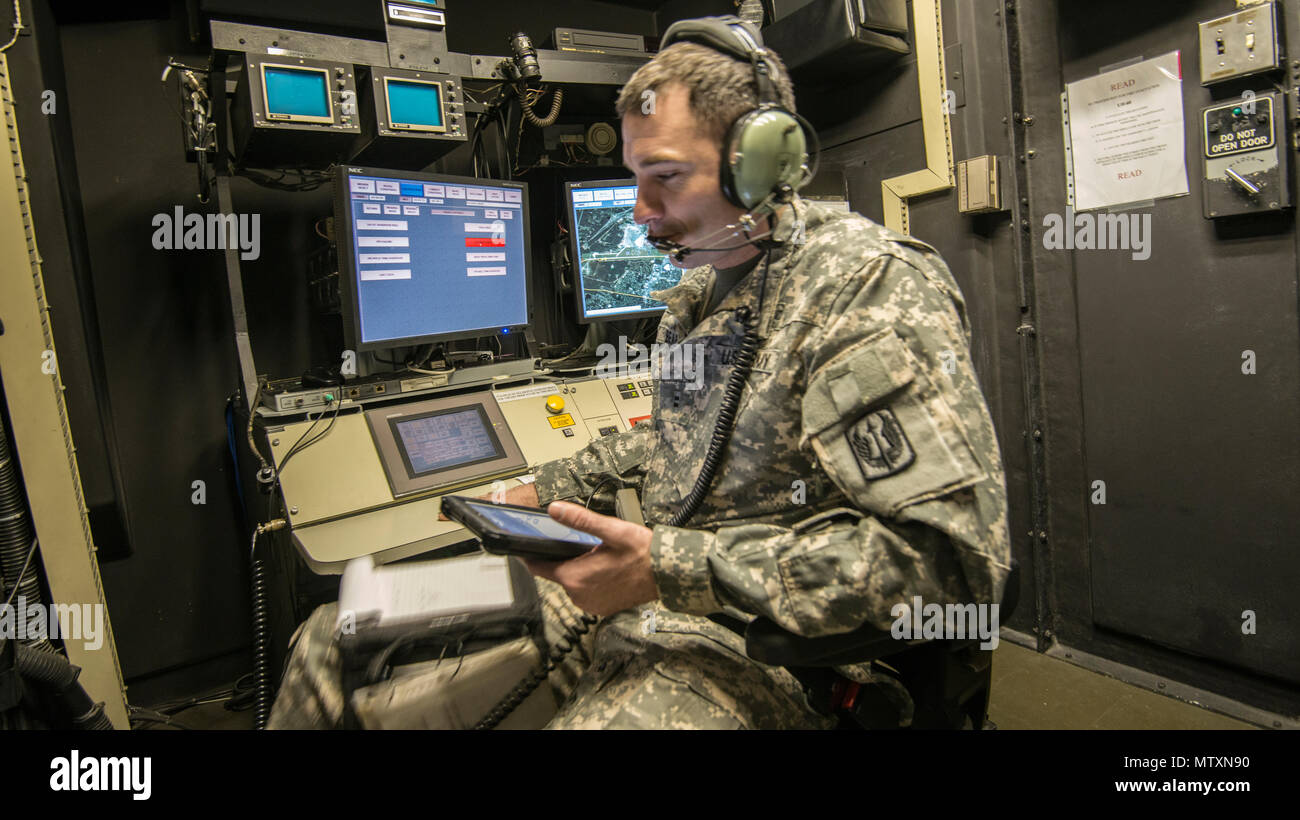 Uh 60 flight simulator hi-res stock photography and images - Alamy