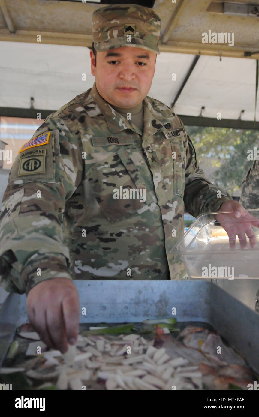 Army reserve culinary arts team hi-res stock photography and images - Alamy