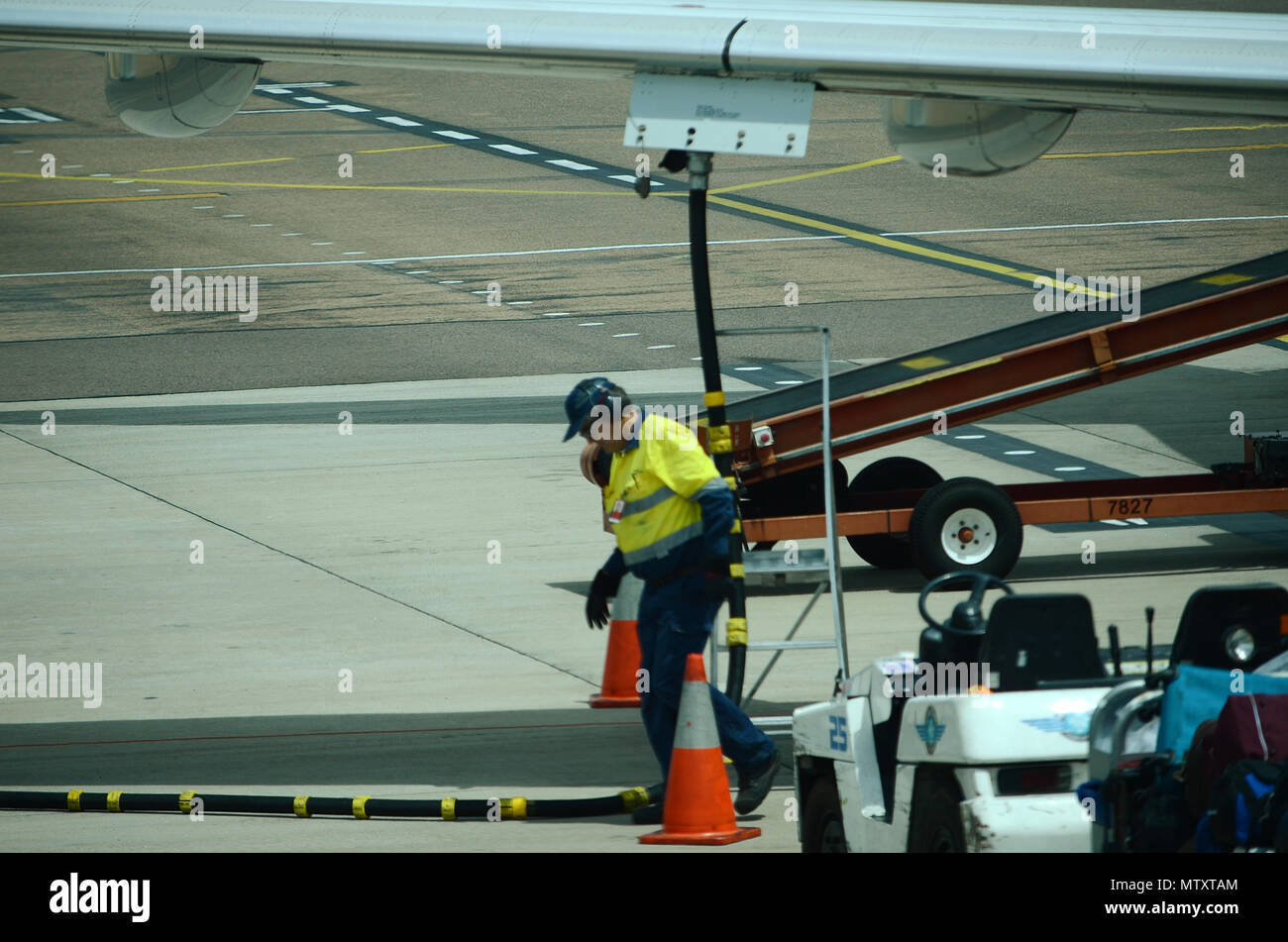 Aircraft refuel air flight hi-res stock photography and images - Alamy