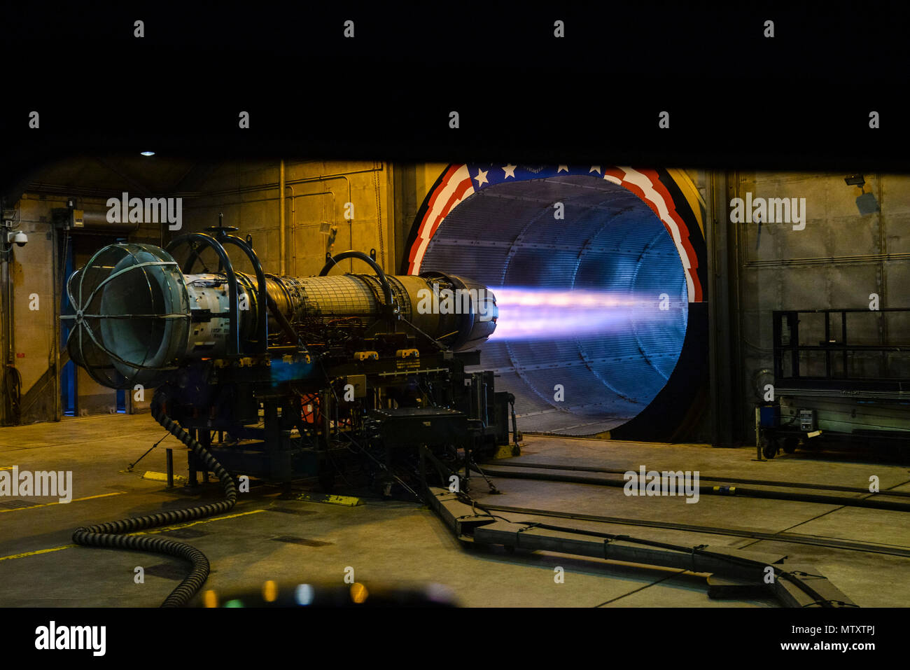 General electric f110 ge 100 engine hi-res stock photography and images ...