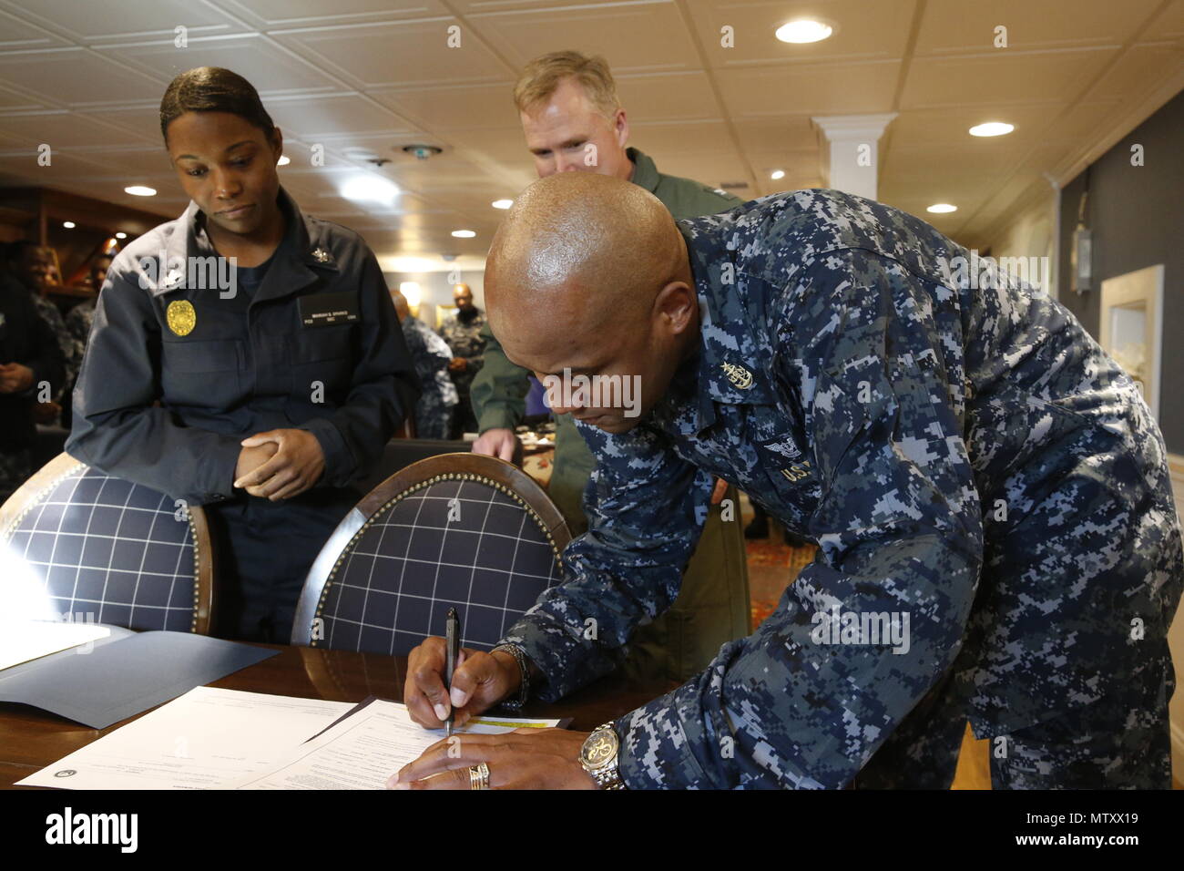 NEWPORT NEWS, Va. (Jan. 6, 2016) -- Senior Chief Yeoman Wave Parland ...