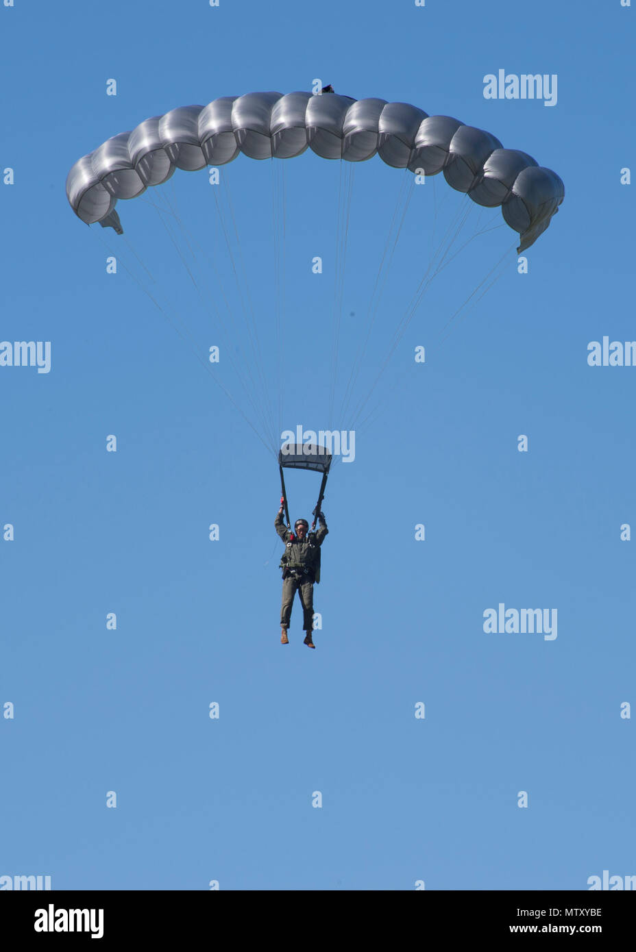 NORTH SHORE, Hawaii (Jan. 26, 2017) A U.S. Army Soldier assigned to ...