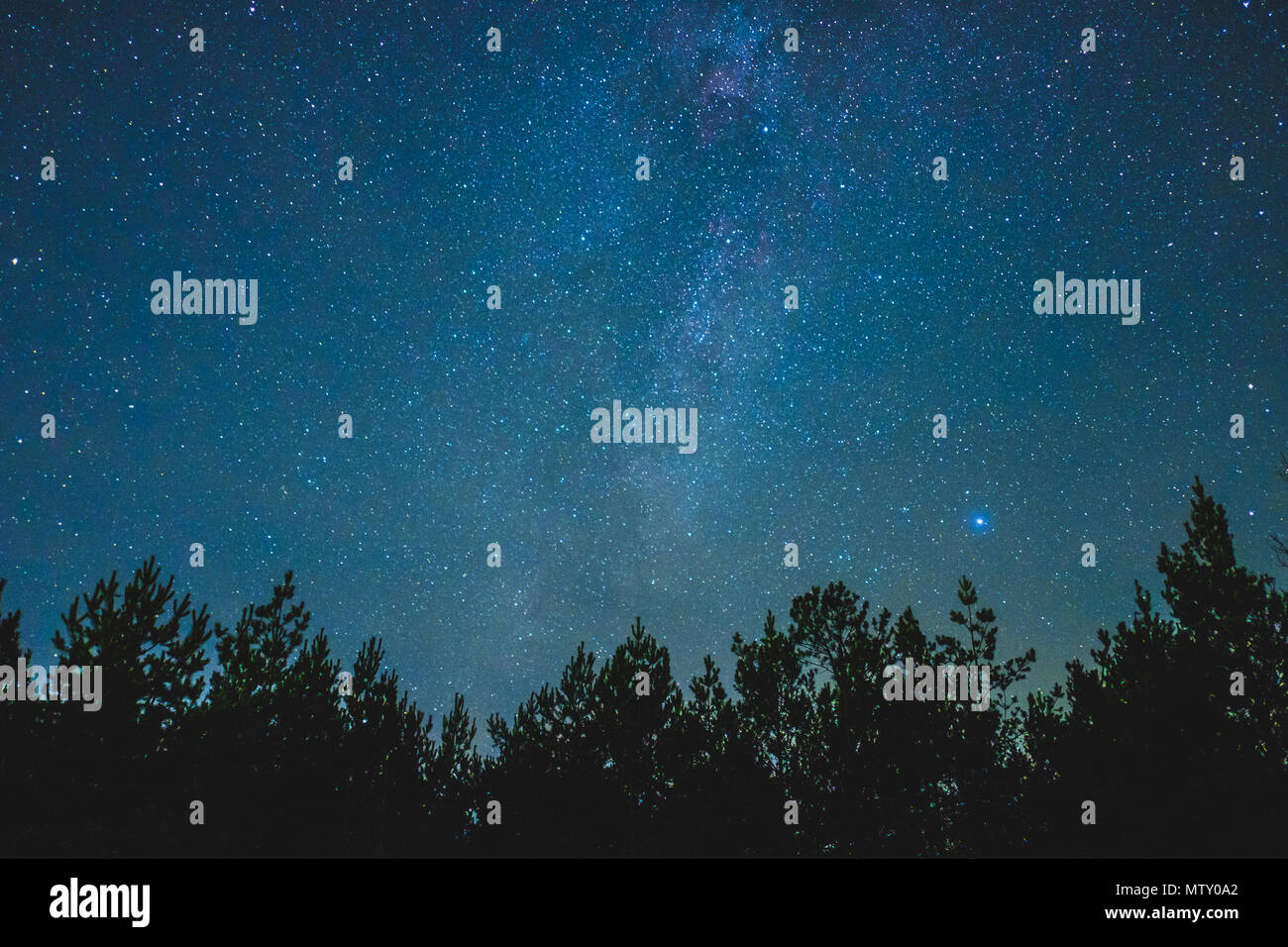 Dark blue night sky background hi-res stock photography and images - Alamy