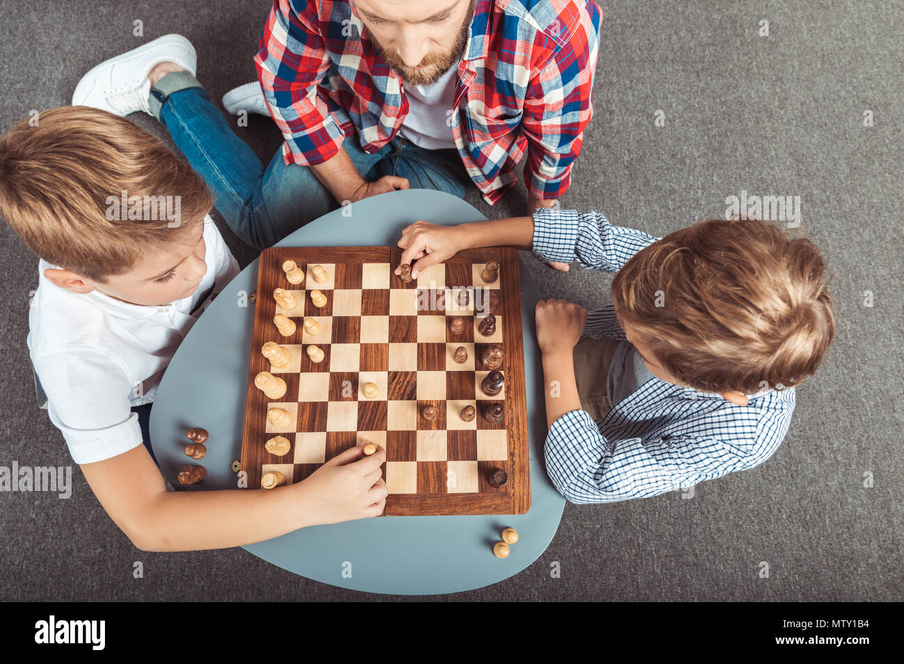 Chess board overhead hi-res stock photography and images - Alamy