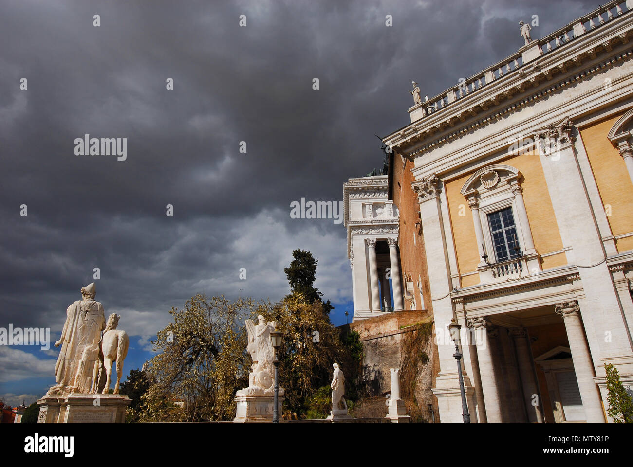 Monuments in rome hi-res stock photography and images - Alamy