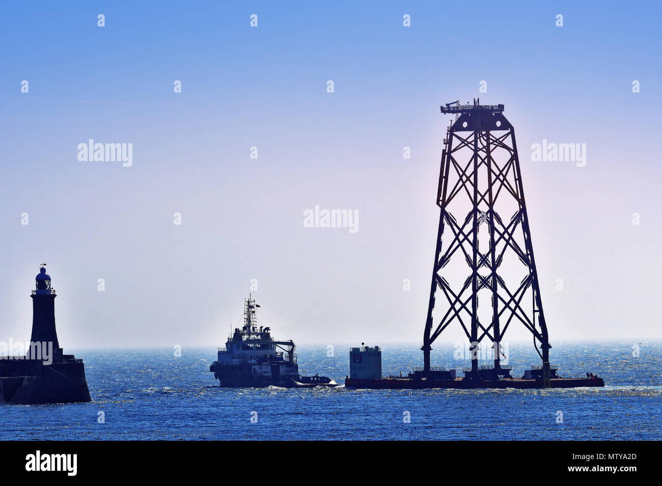 Tug Britoil 120 river Tyne with half built wind turbine lead to its ...