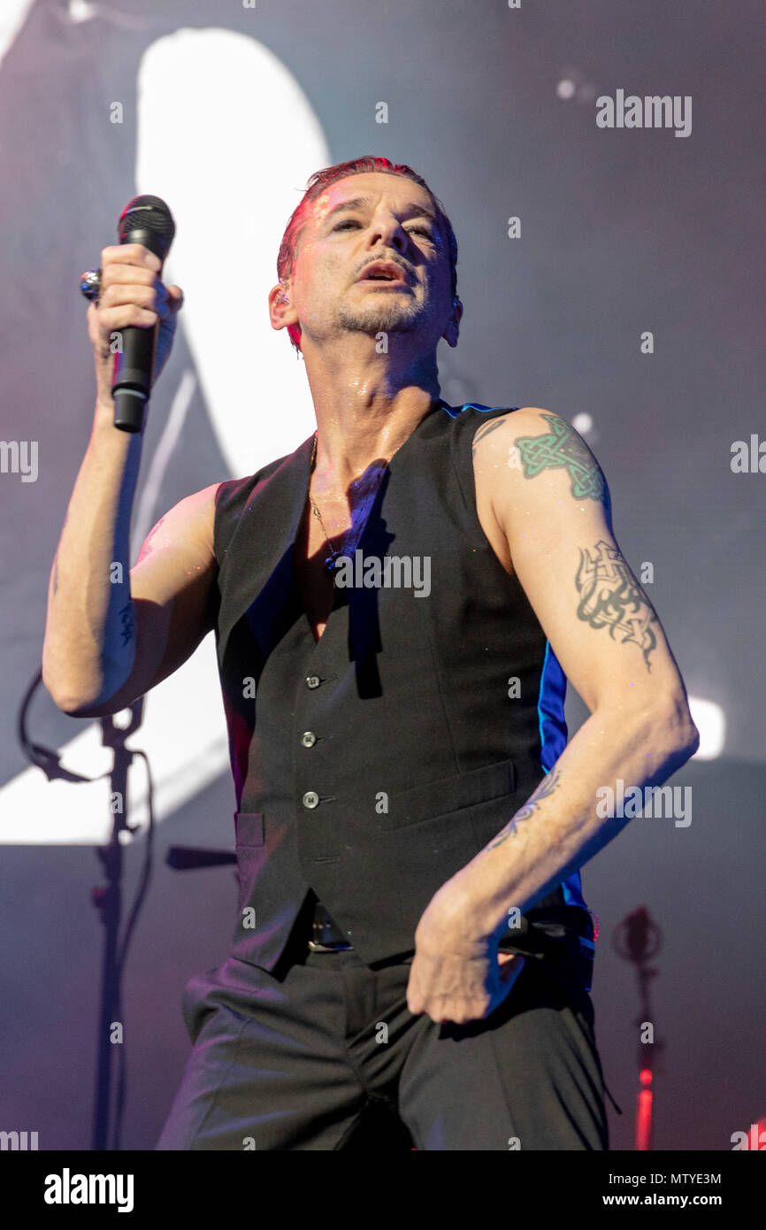 Dave gahan depeche mode 2018 hi-res stock photography and images - Alamy