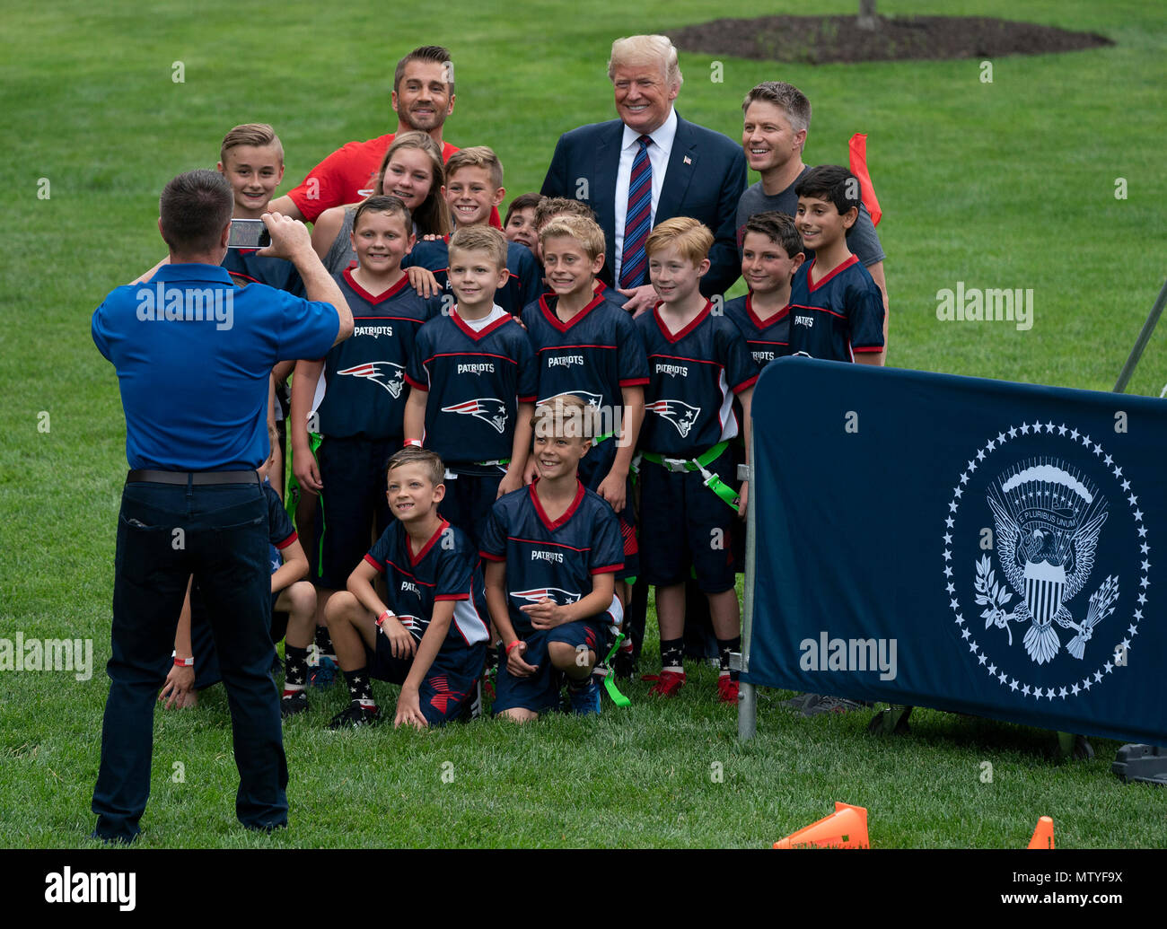 United States president Donald J. Trump poses for photos with kids ...