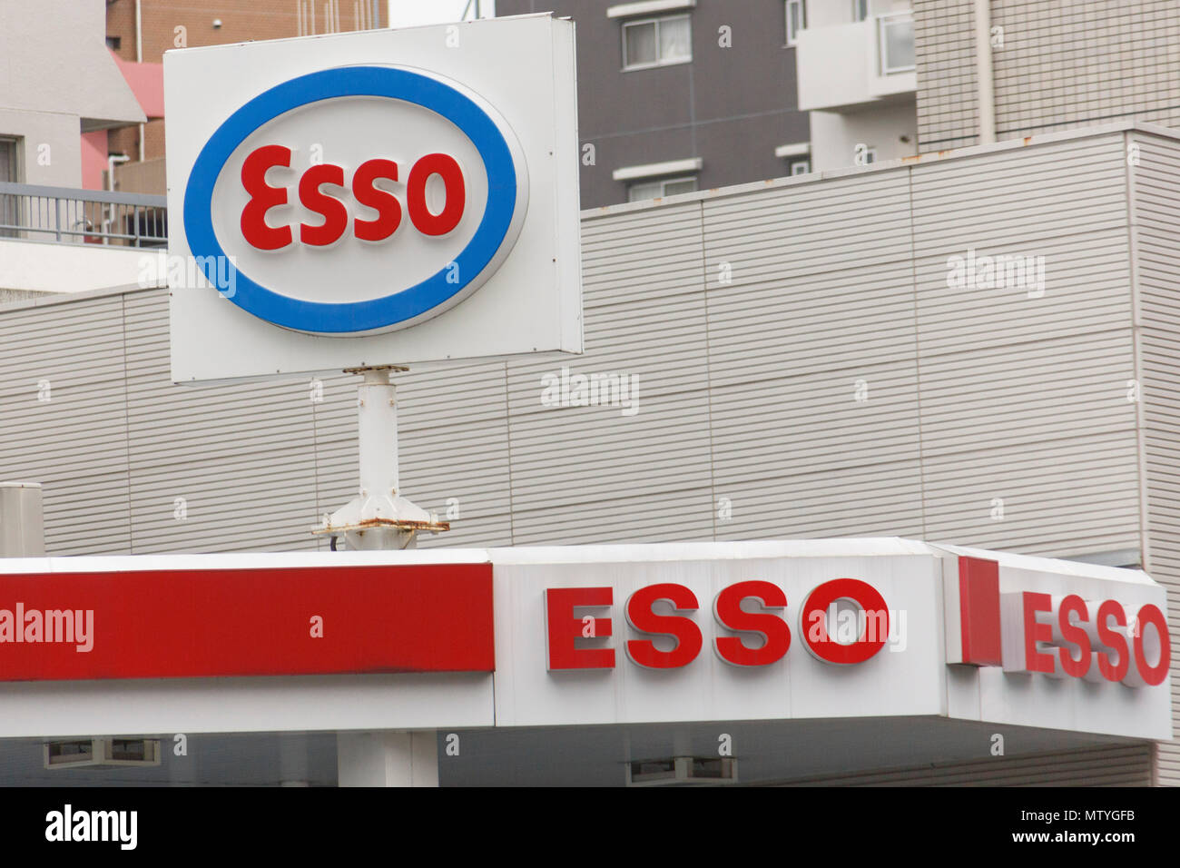 Esso logo and prices hi-res stock photography and images - Alamy