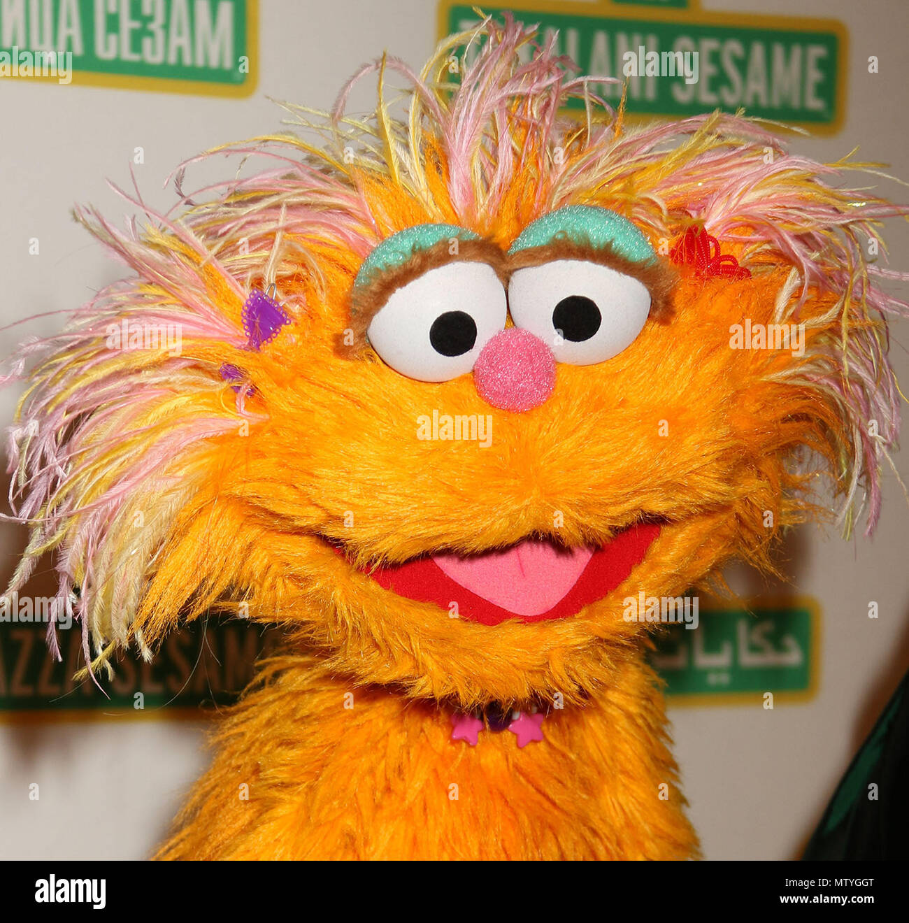 Sesame street character hi-res stock photography and images - Alamy