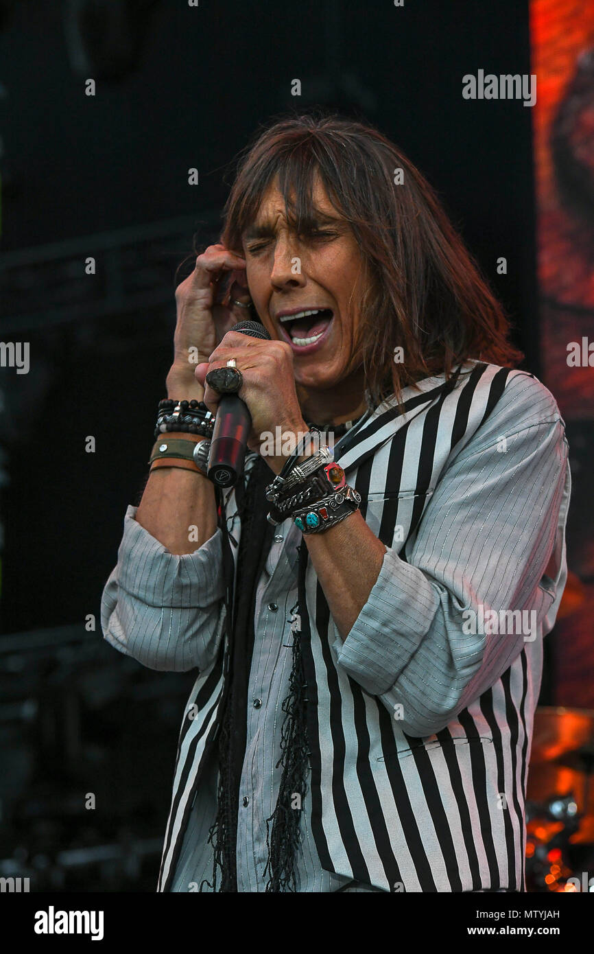 Irvine, CA, USA. 31st May, 2018. Jeff Keith with Tesla plays their 1st ...