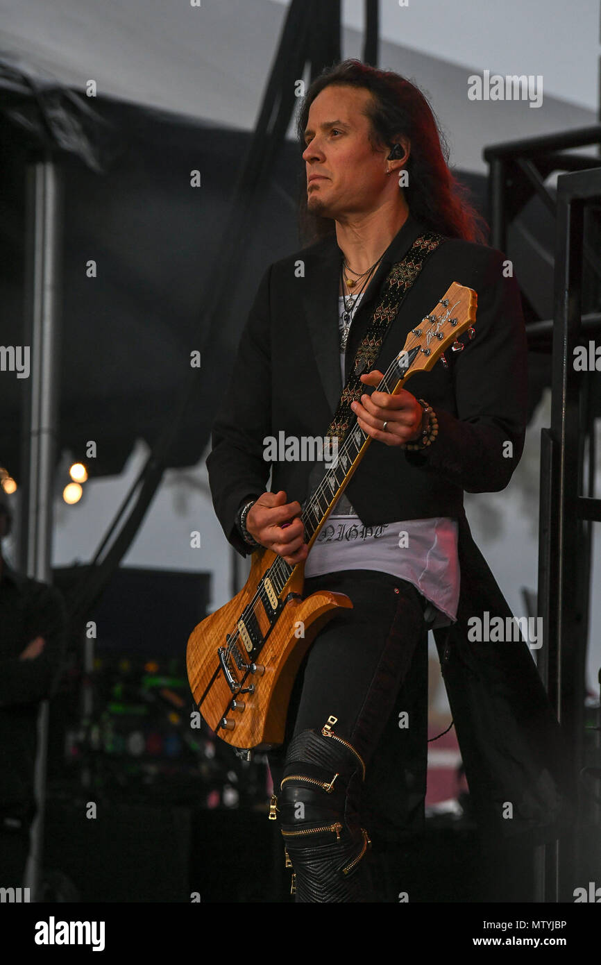 Irvine, CA, USA. 31st May, 2018. Dave Rude with Tesla plays their 1st ...