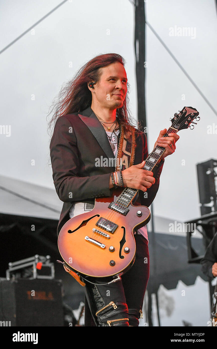 Irvine, CA, USA. 31st May, 2018. Dave Rude with Tesla plays their 1st ...