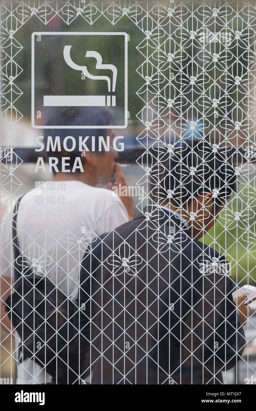 Tokyo shinjuku smoking hi-res stock photography and images - Alamy