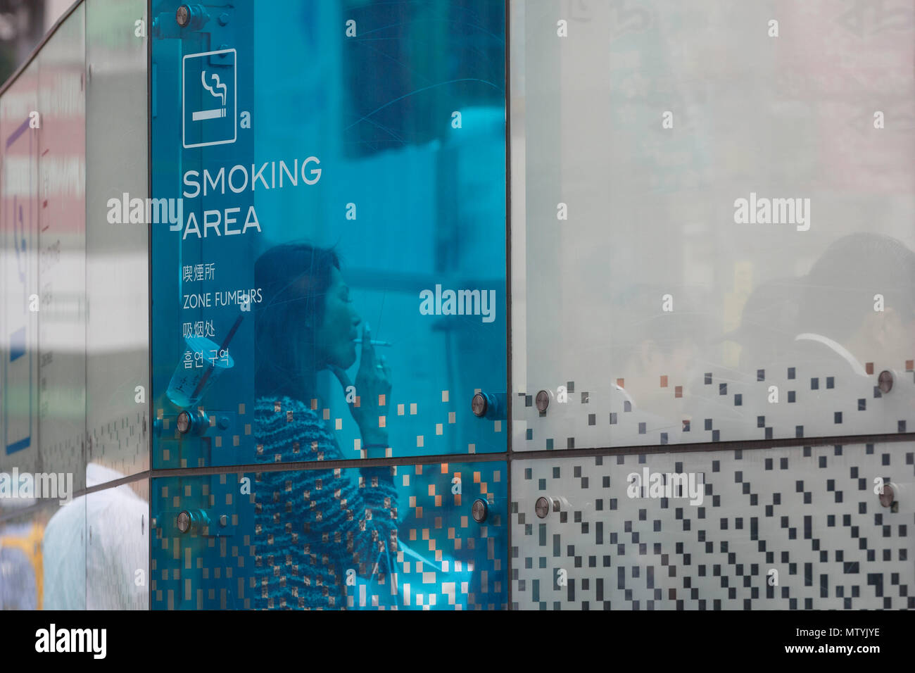 Tokyo shinjuku smoking hi-res stock photography and images - Alamy