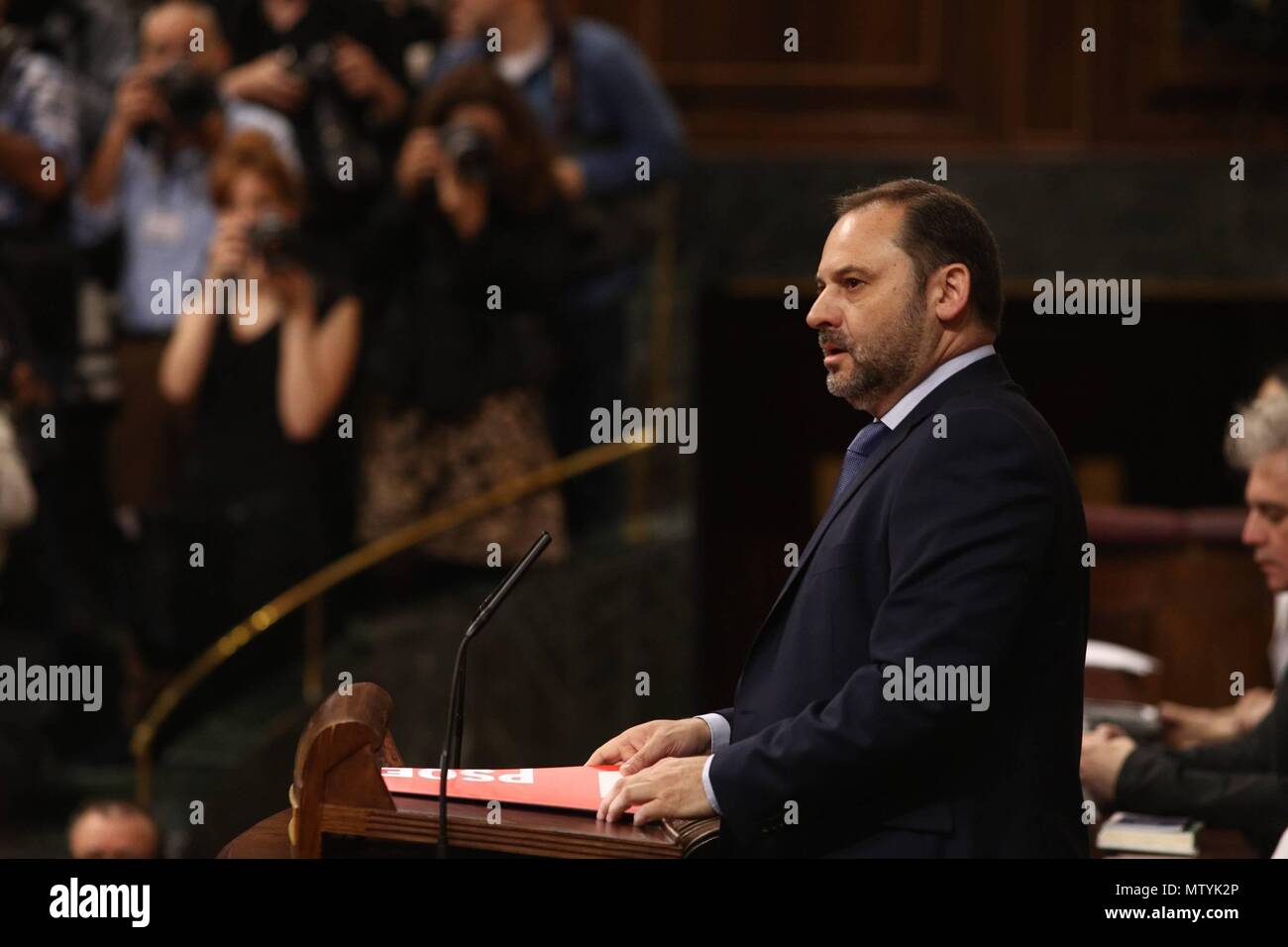 Noticia Asociada: Abalos justifica la mocion porque el PP es la Gurtel ...