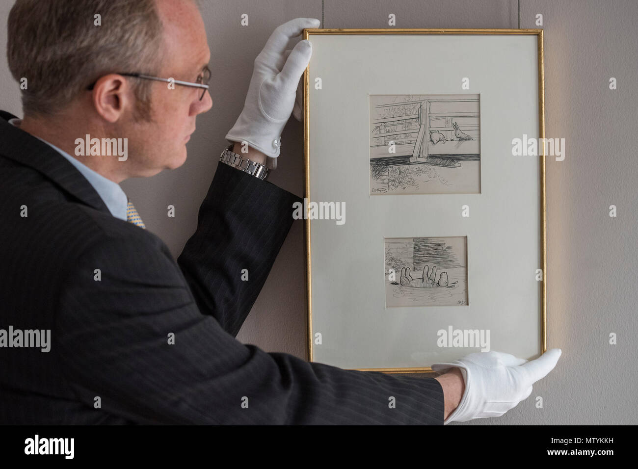 Winnie the pooh original drawings hi-res stock photography and images ...