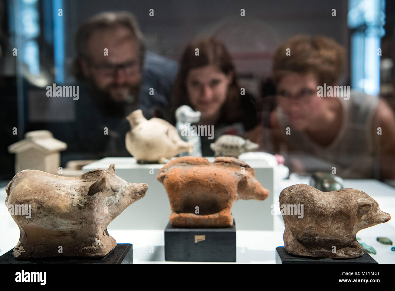 31 May 2018, Germany, Berlin: Three volunteers of the state museums ...
