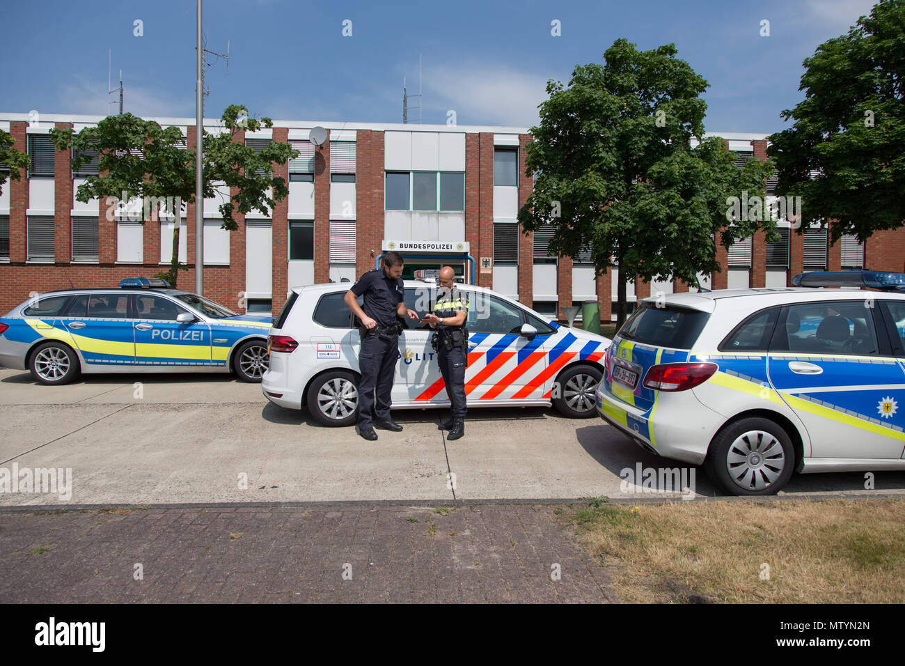 German dutch border hi-res stock photography and images - Alamy