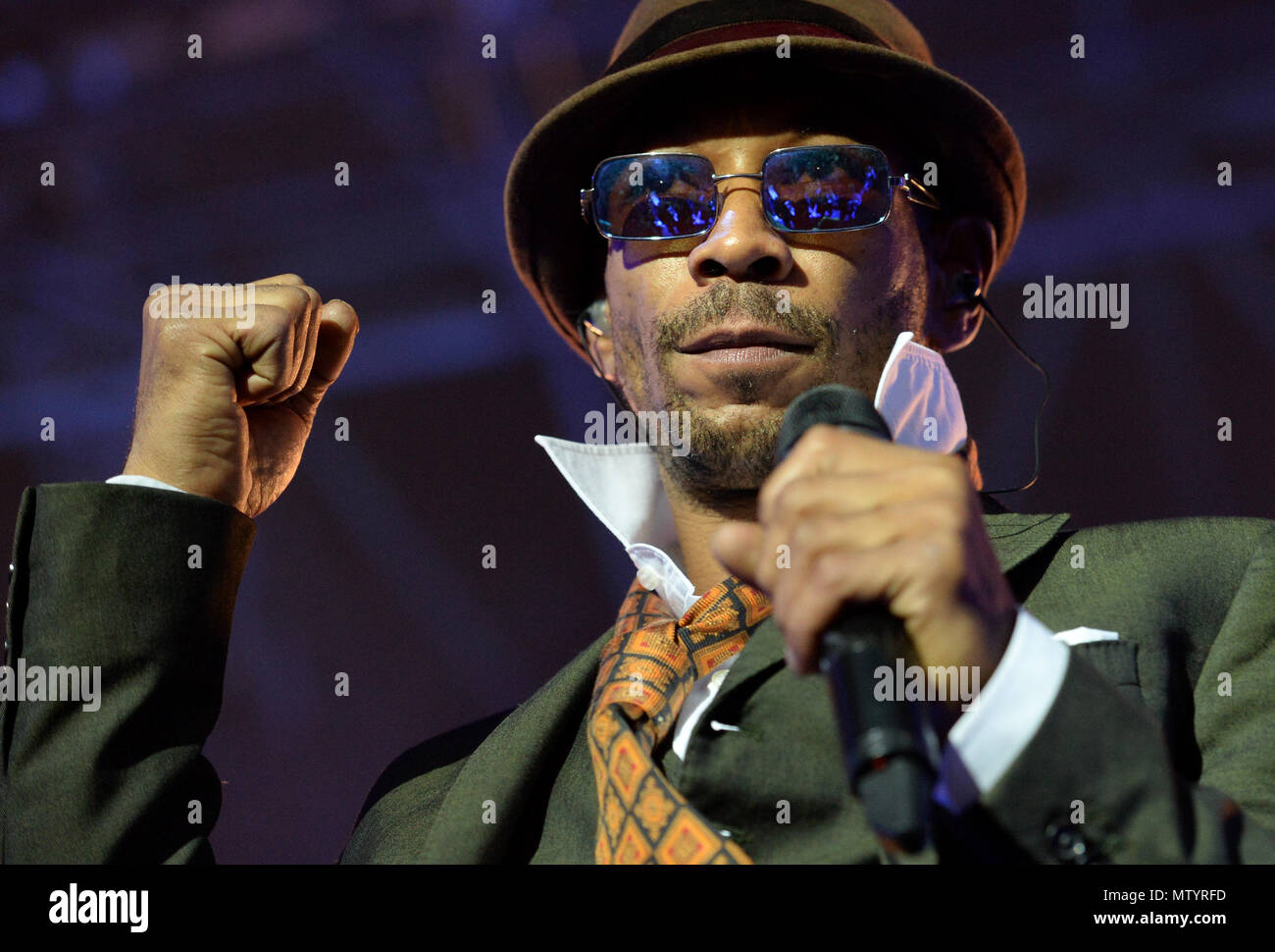 Seeed hi-res stock photography and images - Alamy