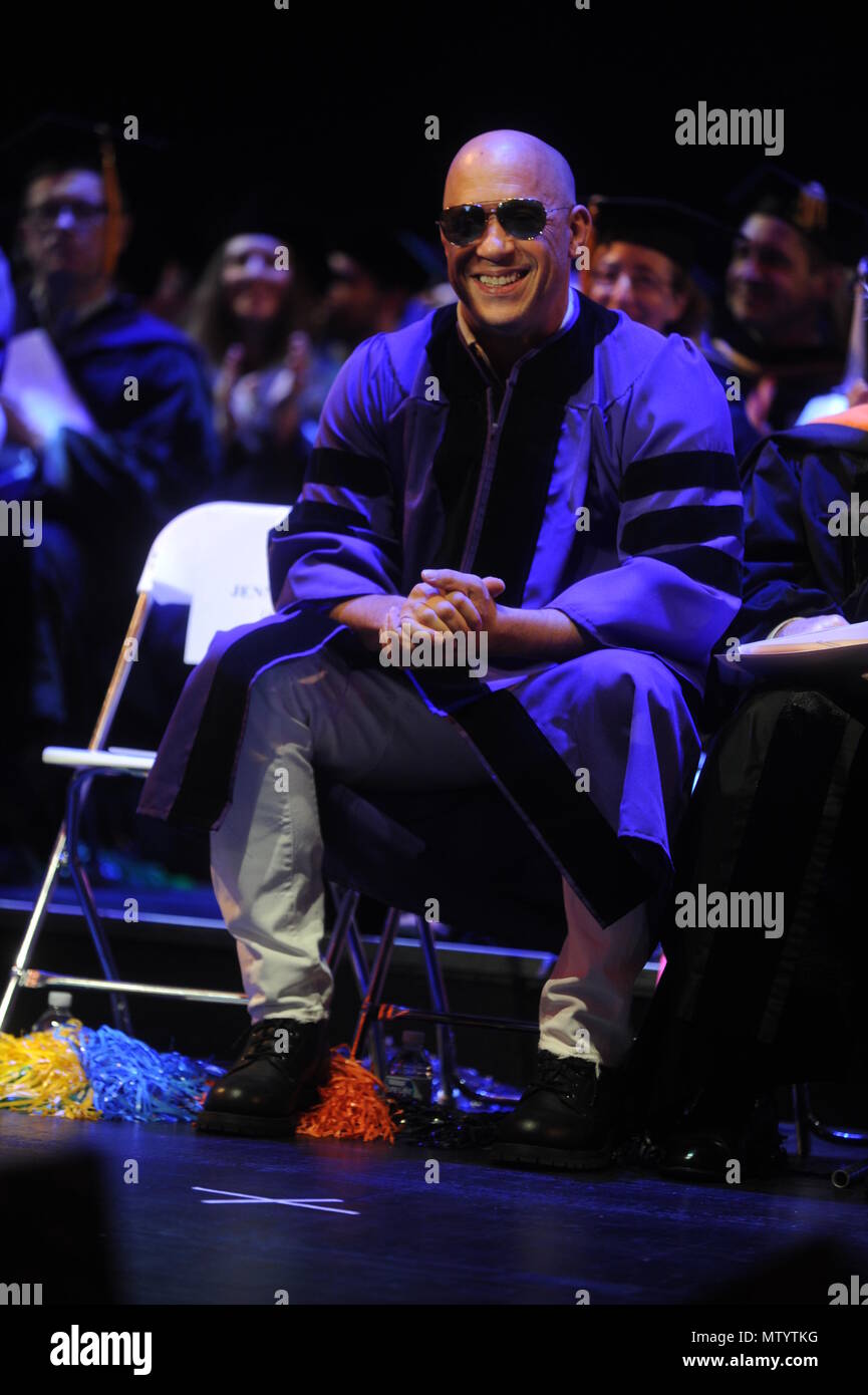 Graduation ceremony 1980s hi-res stock photography and images - Alamy