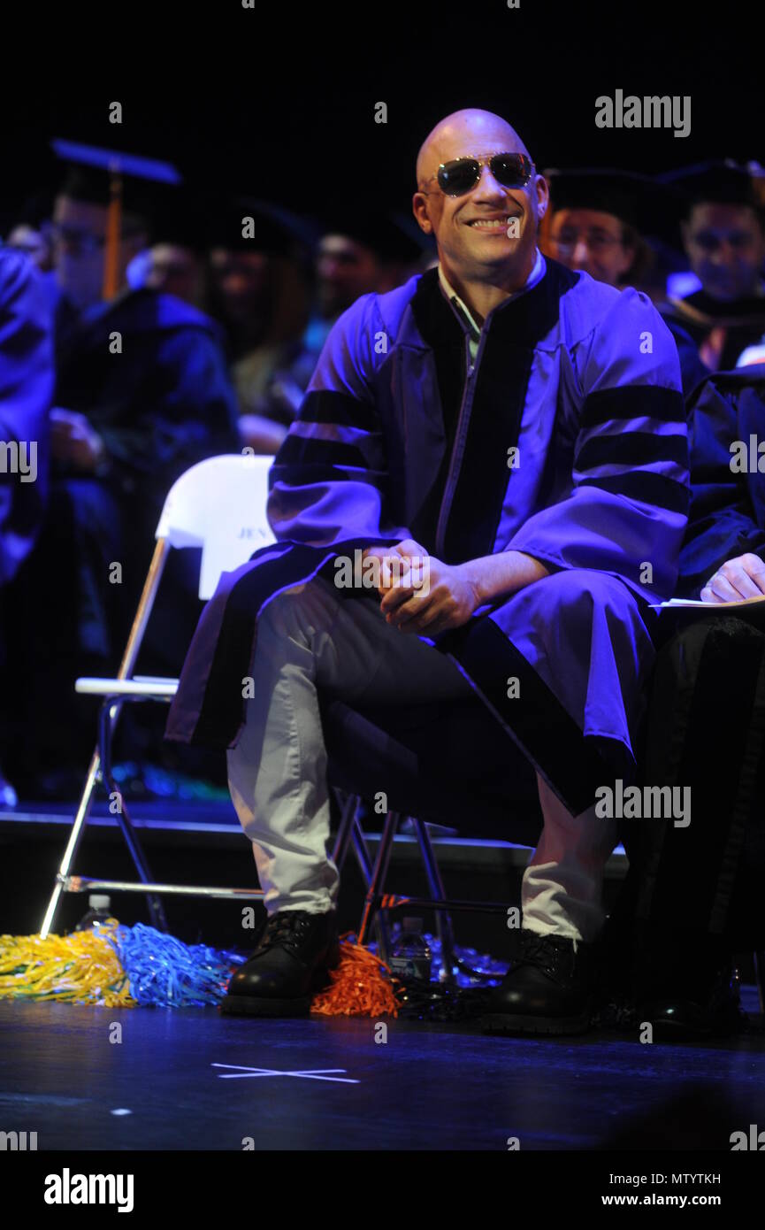 Graduation ceremony 1980s hi-res stock photography and images - Alamy