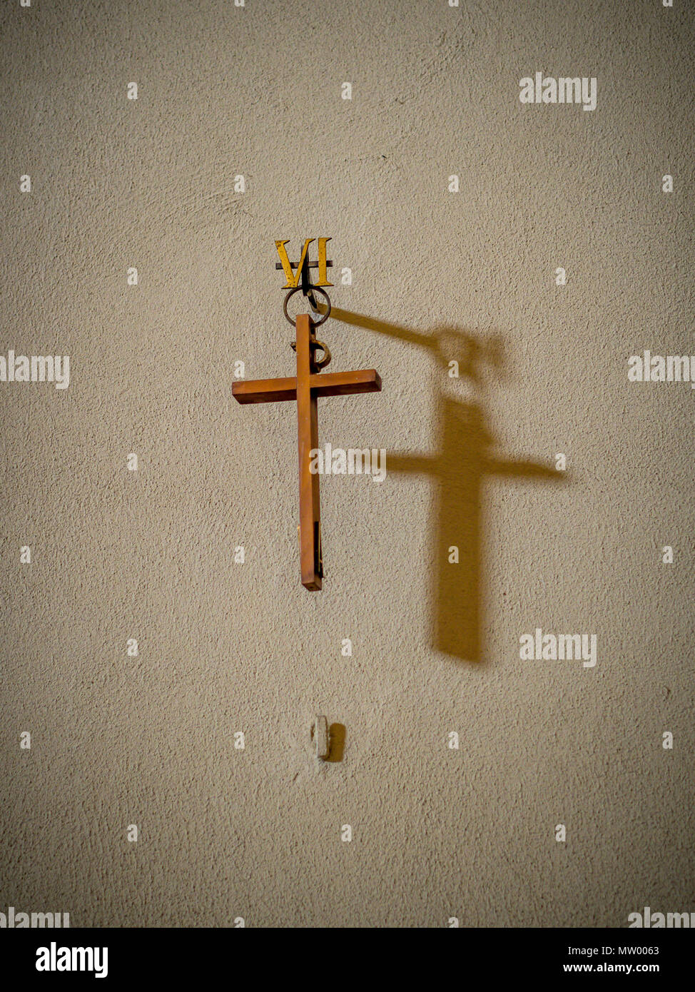 Hanging wall hi-res stock photography and images - Alamy