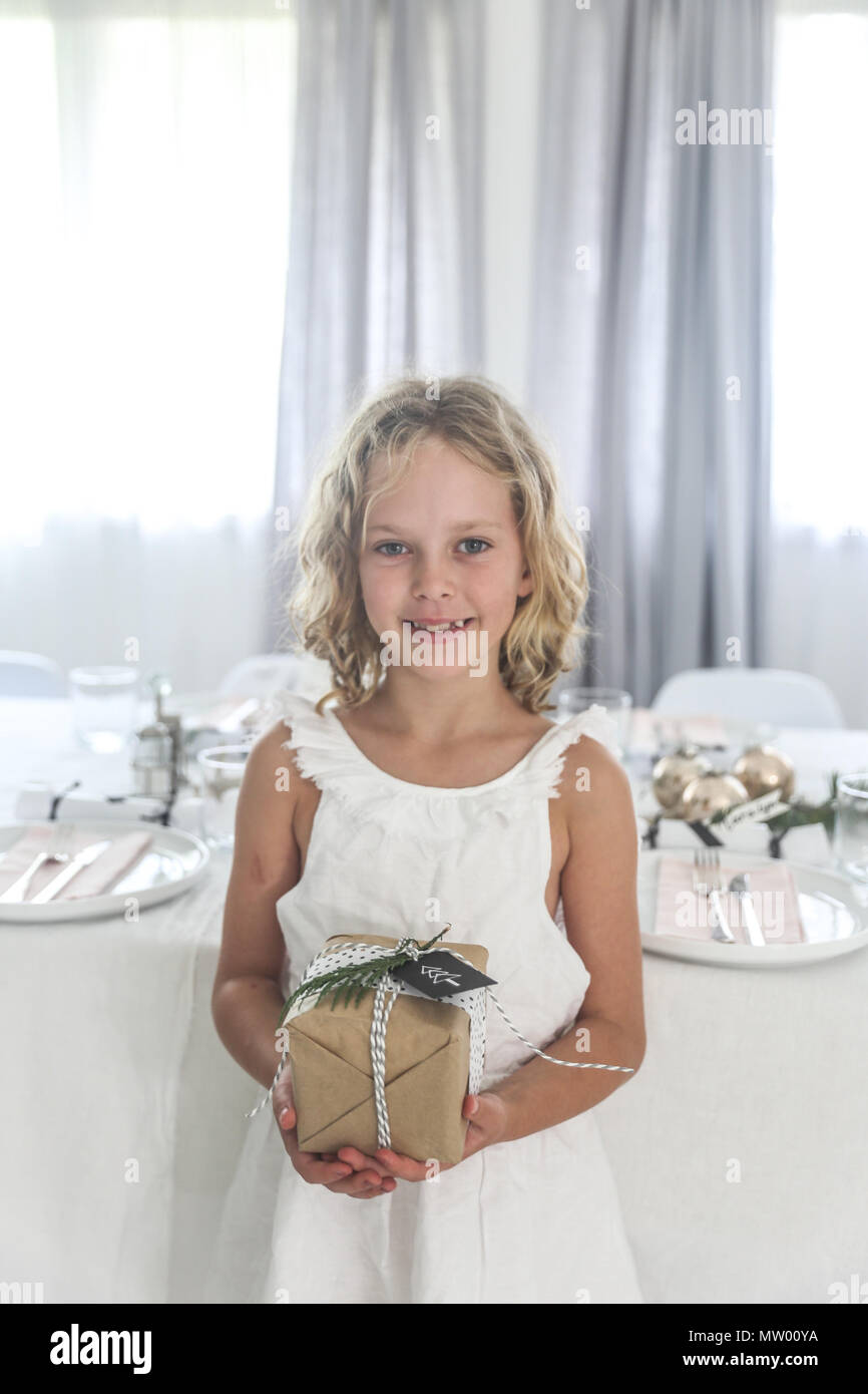 Girl setting the table hi-res stock photography and images - Alamy