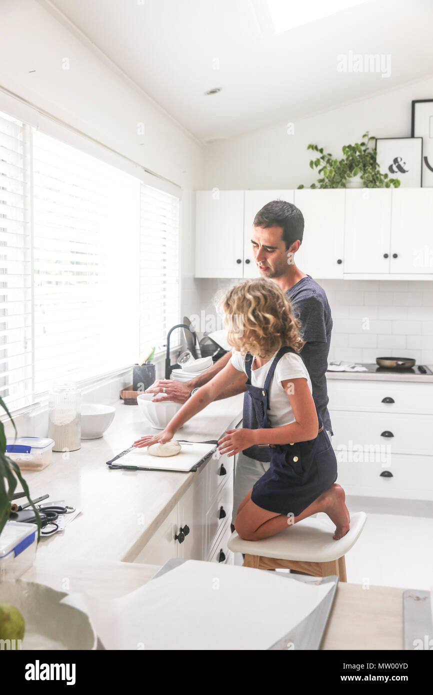 Father cooking pizza with his daughter Stock Photo - Alamy