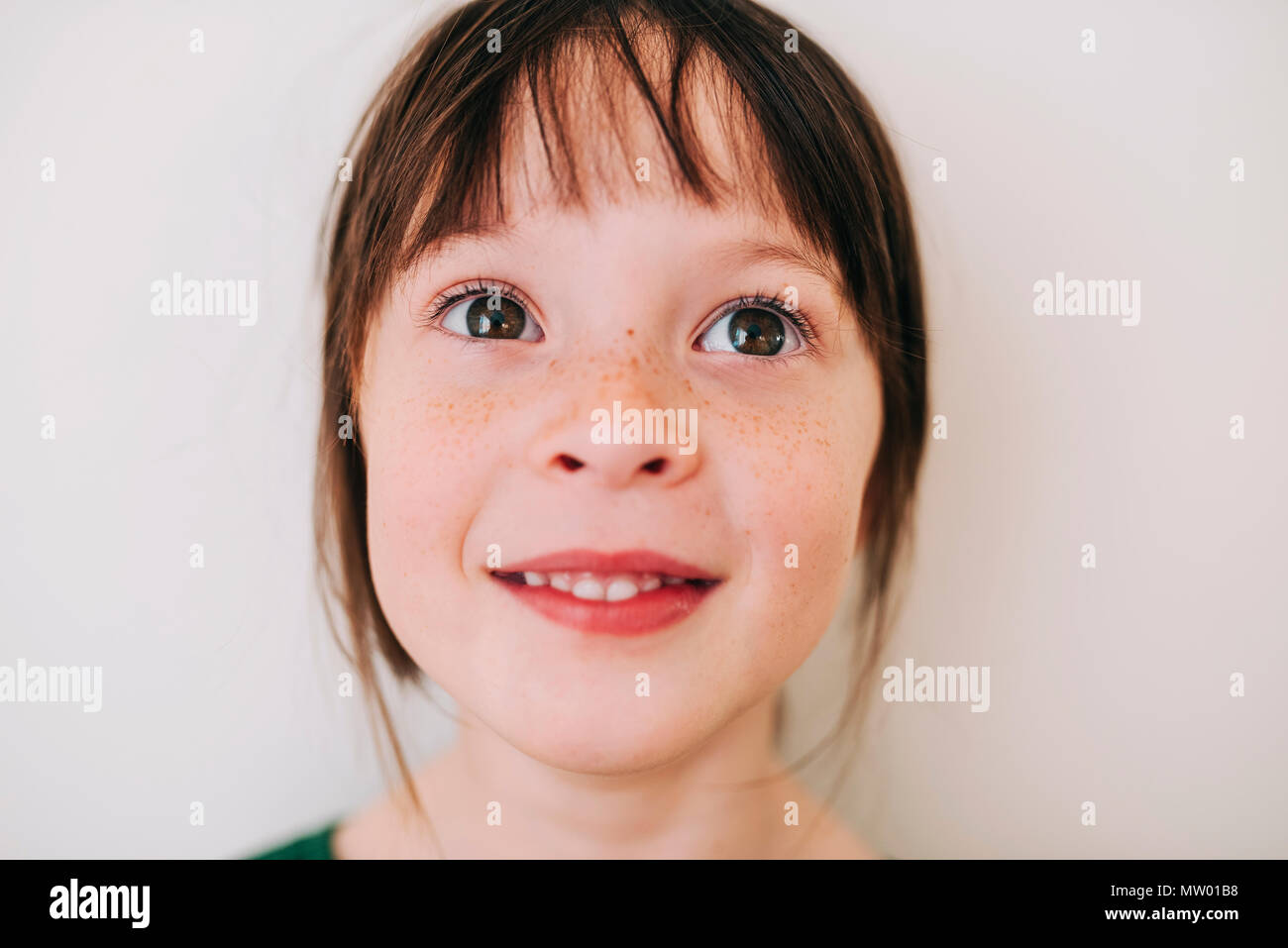Portrait of a smiling girl Stock Photo - Alamy