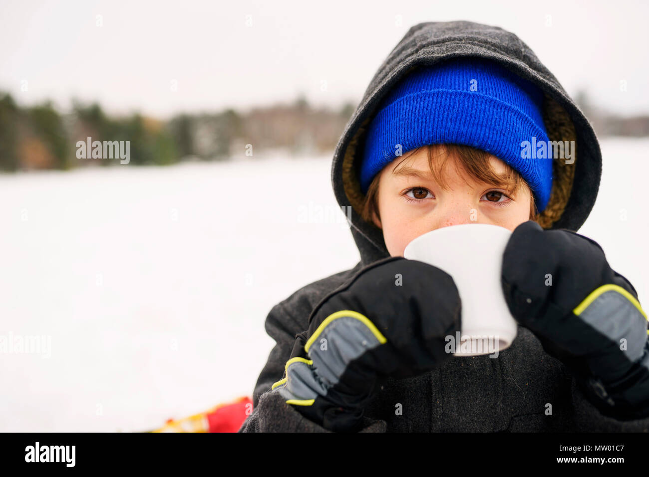 Winter scene hot chocolate hi-res stock photography and images - Alamy