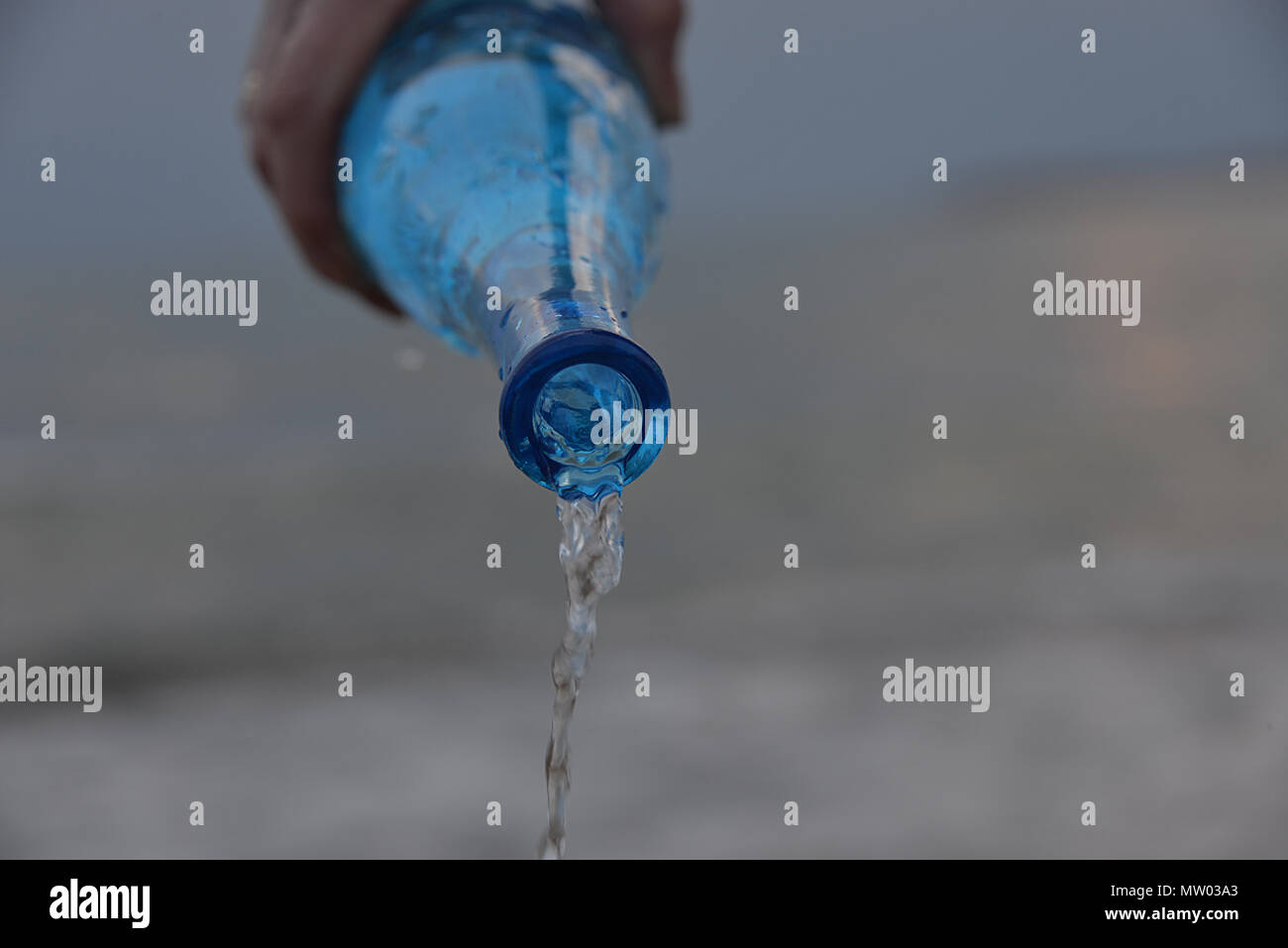 Hand pouring water hi-res stock photography and images - Alamy