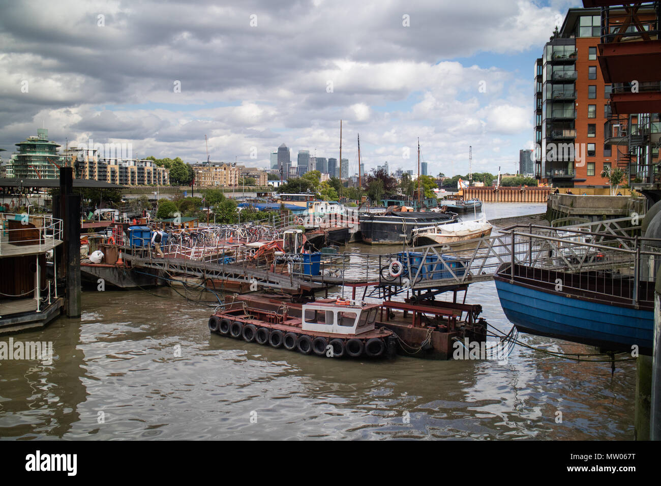Living on a barge uk hi-res stock photography and images - Alamy