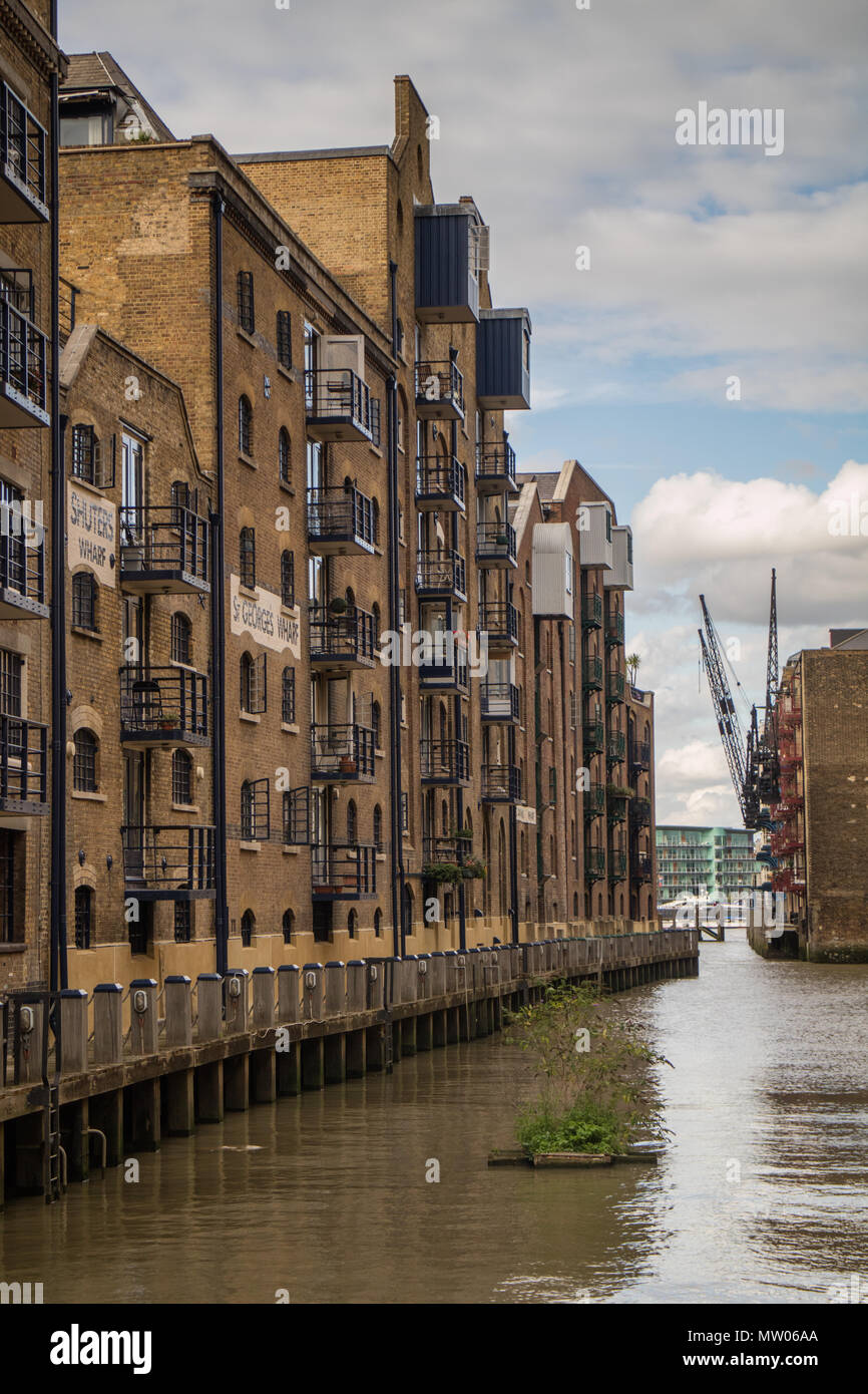 Riverside warehouse hi-res stock photography and images - Alamy