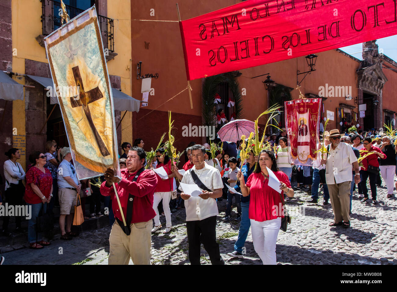 Easter mexico religious parade hi-res stock photography and images - Alamy