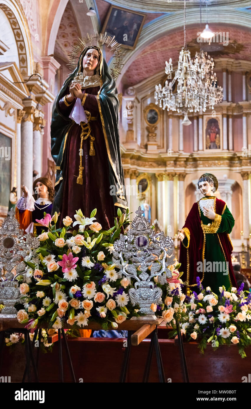 Virgin mary statue mexico hi-res stock photography and images - Alamy