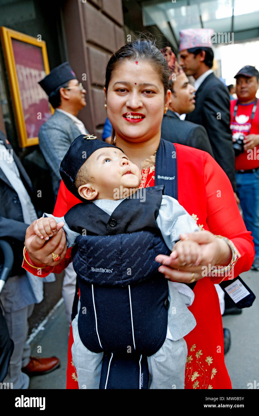 Nepali mother and child hi-res stock photography and images - Alamy